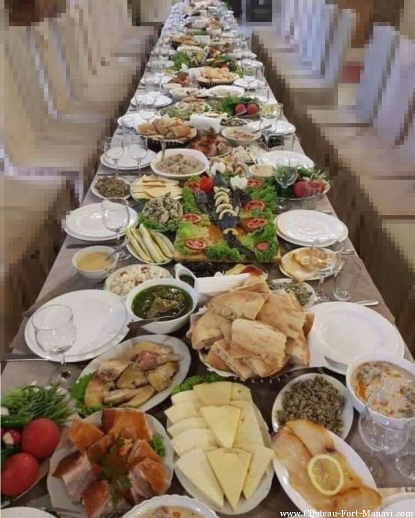 Supra – Georgian feast - Château Fort de Manavi, Georgia